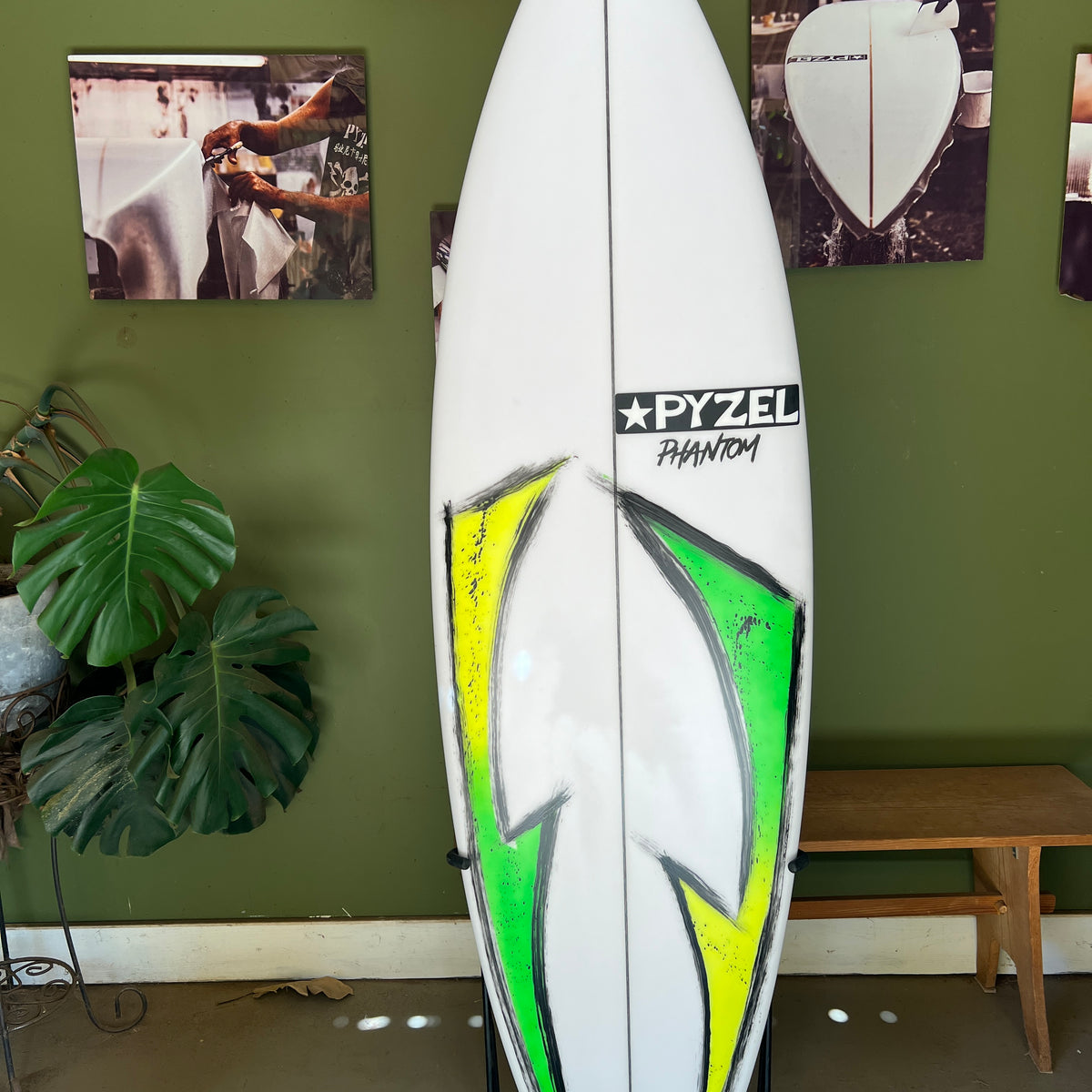Phantom | 5'6" x 18 7/8" x 2 5/16" - 25.40L | Futures x 3 | PU | New B ...